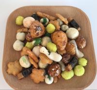 China Healthy Crispy Rice Cracker Trail Mix with Peanuts Good Taste Fried Crispy Snacks  Popular for sale