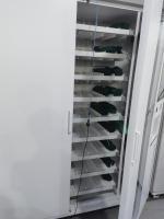 China VM-6003 RFID Scrub Vending & Recycling Machine with 108-Set Capacity and 21.5-inch Touch Screen for Healthcare Facilities for sale