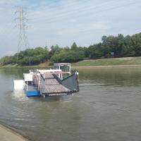 China Plastic Waste Harvester Diesel Engine Hydraulic Control River Floating for sale