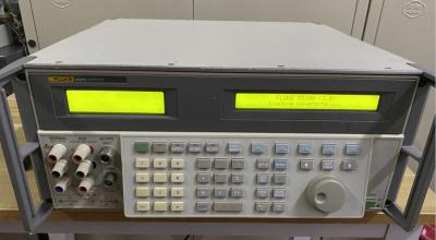 China Fluke 5520A Multi Product Calibrator with 600 MHz Amplitude Signals RS-232 Interface and Pre-Owned Condition for sale