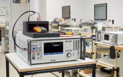 China Fluke 5550A and 5540A Multi-Product Calibrators with 17.8 cm Color Touch Screen, 30 A Continuous Current Output, and ISO 17025 Calibration for sale