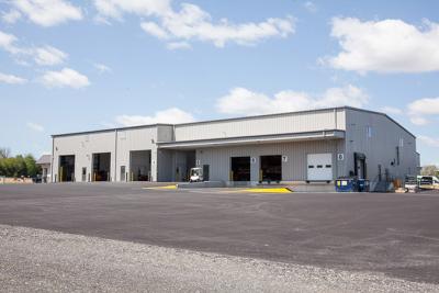 China Steel Structures Metal Construction Building Workshop Warehouse Prefab Steel 4s Car Showroom for sale