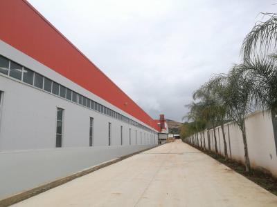China Multi-Purpose Prefabricated Steel Structure Building Engineered for Long Span Clear Interior Spaces for sale