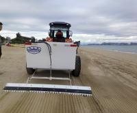 China HANDSOMER 1600 Tractor Towable Beach Cleaner | 1.6m Hydraulic Vibration Sand Sifter for sale