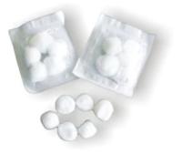 China 100% Cotton Wool Absorbent Balls Sterile Surgical Cotton Ball Disposable First Aid for sale