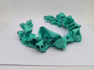China Fabric Hair Accessories Set Pleated Hairband Scrunchie Hair Claw Custom Colors Various Sizes for sale