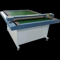 China Smart CAD Flatbed Cutter Plotter with 2 Years Core Components Warranty and Vacuum Adsorption for HPGL File Format for sale