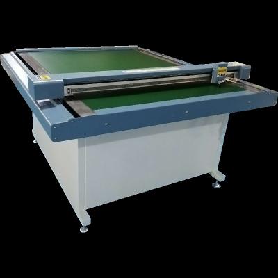 China Smart CAD Flatbed Cutter Plotter with 2 Years Core Components Warranty and Vacuum Adsorption for HPGL File Format for sale