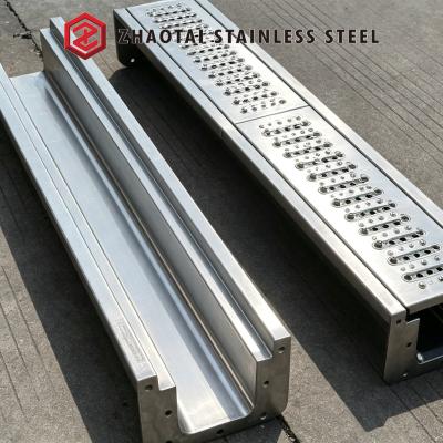 China Custom 316L Stainless Steel Drainage Channel Conveyor Chute Fabrication Heavy Duty Trench Drain System With Anti Slip Grating for sale
