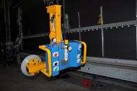 China Electric Glass Lifter 300kg Capacity 1750mm L x 765mm W x 2000mm H for Glass Edging Machine for sale