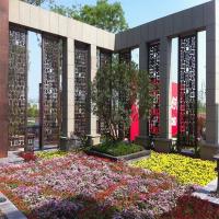 China Elegant Balustrades Handrails Horizontal Slats Metal Fence Long Service Life for sale