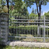 China 304ss Indoor Outdoor Aluminum Railing Picket Fence For Front Porch for sale