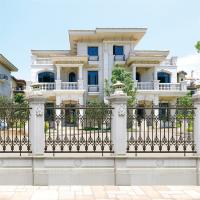 China Commercial Aluminum Railing Balusters Slat Fence Pickets Black Customized for sale
