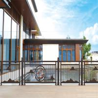 China Aluminum Railing with Customizable Horizontal Slat Design for Pool and Yard for sale