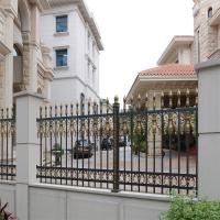 China Aluminum Pool Balustrade With Aluminum Slat Gate Courtyard Stype for sale