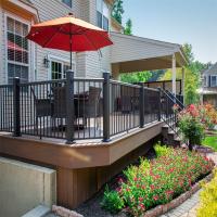 China Chinese Modern Pattern Black Quare Post Side Mounted Aluminum Alloy Railing for sale