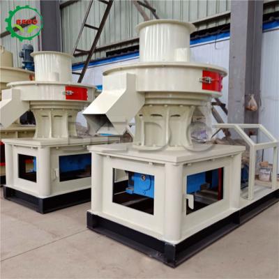 China 1-2T Ring Die Wood Sawdust Biomass Pellet Machine 450-650mm Die Diameter 55-132KW Power for sale
