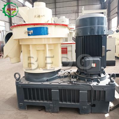 China 55KW Stainless Steel Wood Pellet Machine with 600-800kg/h Capacity and 550mm Ring Die for sale