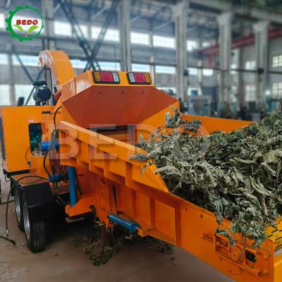 China Self Feeding Garden Wood Chipper Machine 150mm Feeding Size 800-1000kg/h Capacity for sale