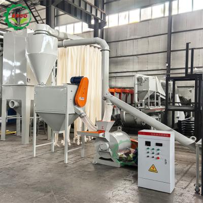 China BD-MF300 Industrial Wood Powder Machine 200kg/h Capacity 3000rpm Speed Carbon Steel Construction for sale