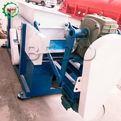 China 3600 RPM Wood Shavings Machine with PLC Control - 300kg/Hour Capacity, 7.5kW Power for sale