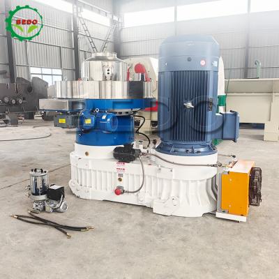 China BEDO BD-KL560 Wood Pellet Machine 1500-2000kg/h Capacity with PLC Control System 380V 90kW for sale