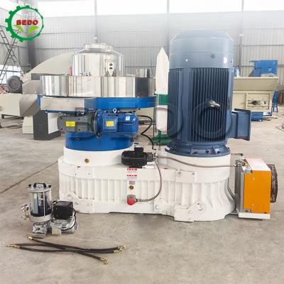 China BEDO BD-KL560 132KW Wood Pellet Machine with 1.2-1.5 Ton/Hour Capacity and 550mm Ring Die for sale