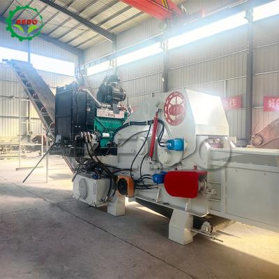 China Diesel Engine Wood Chipper Machine 235HP Hydraulic Motor Feed Conveyor 700x400mm Inlet 12-15t/h Capacity for sale