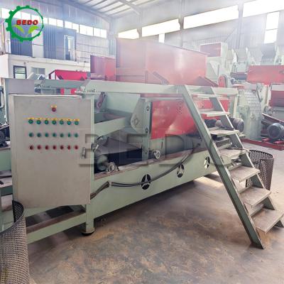 China Automatic Wood Shavings Machine 200 Alloy Steel Blades 1-2mm Shavings Thickness 4kW Conveyor for sale