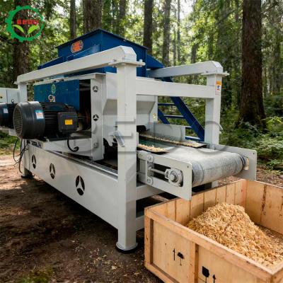 China 125mm Roller Diameter Wood Shavings Machine Carbon Steel 7.5kw Dual Main Shaft 400-500 kg/h for sale