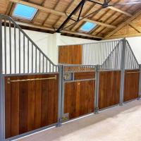 China Outlet Horse Stables Customized Racecourse Equestrian Club Fence Construction Panels for sale