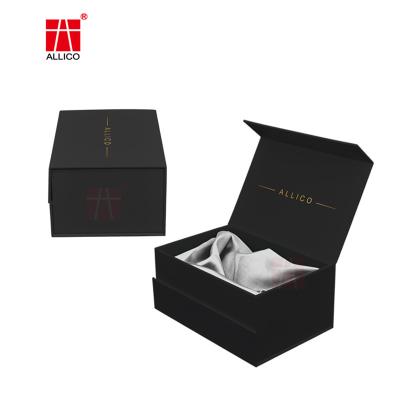 China CMYK White Gift Box With Lid Collapsible Groomsmen Proposal Box With Magnetic for sale