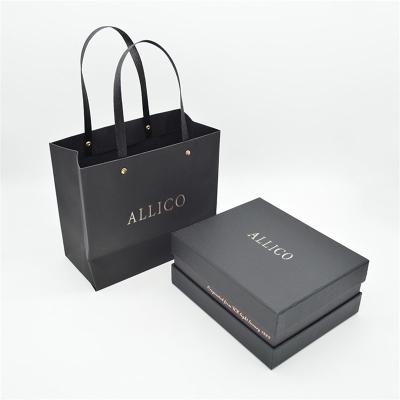 China Recycled High End Shopping Bag , 128gsm Pantone Matte Black Gift Bags for sale