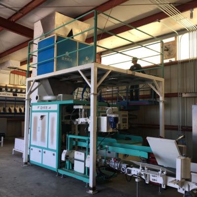China Full auto 500-600 bag per hour quantatitive peanut corn wheat rice bagging machine for sale