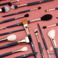 China 24pcs Wooden Handle Makeup Brush Set Your Own for Flawless Makeup Application for sale