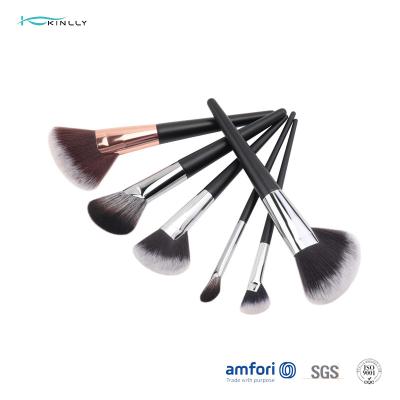 China Private Label OEM Fan Wooden Handle Makeup Brushes for sale
