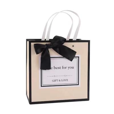 China White Art Printed Paper Shopping Bag With Rope Handle Varnishing for sale