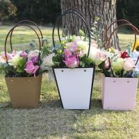 China Double Coated Paper Bouquet Cardboard Box 35cm Elegant With Handle for sale