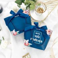 China Green Art Paper Printed Paper Shopping Bag With Ribbon Handle Rope For Gift Package for sale
