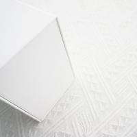 China Gift Packaging White Magnetic Closure Gift Box With Printing Logo for sale