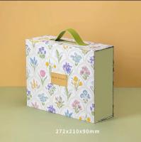 China Green Art Paper Paperboard Gift Boxes Cosmetic Packaging With Ribbon for sale