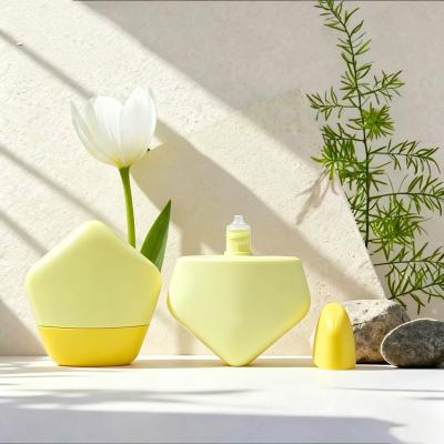 China Square Shape Sunscreen Bottle with Customized Printing and Screw Cap for Cosmetic Packaging for sale