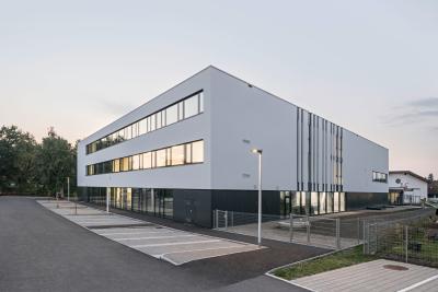 China Warehouse Buildings Fabrication House Builder Modern Industrial Design Steel Structure With Sandwich Panel Material Warehouse Buildings for sale