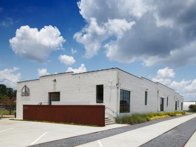 China Online Guidance Help for Steel Structure Warehouse Made of Q235/Q355 Grade Steel and Featuring Optional Lighting System for sale