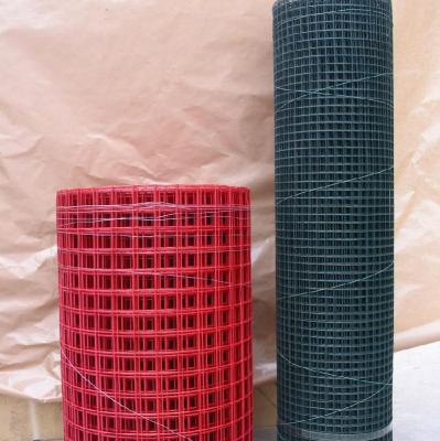 China 16-Gauge Galvanized Iron Wire Welded Mesh Fence Square Hole for sale