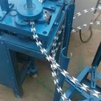 China 2.5mm Galvanized Iron Single Razor Wire for Security Fencing for sale