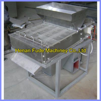 China Dry type peanut peeling machine 500-600kg/h, roasted peanut peeling machine for sale