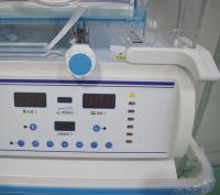 China Medical Neonatal Incubator For Preterm Babies With Humidity Reservoir for sale