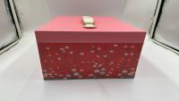 China Luxury Food Cake Paper Box Pink Gift Box Packaging With Lock for sale