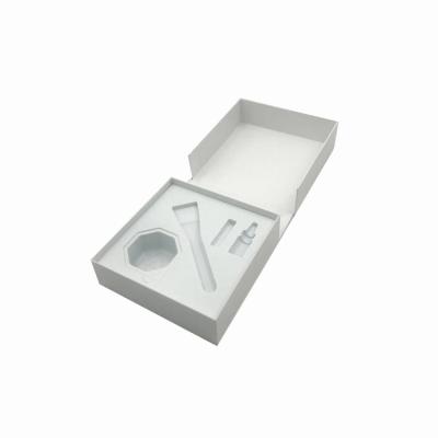 China UV Logo Customized Premium Cardboard Eye Cream Gift Box With Magnetic Closing Lid for sale